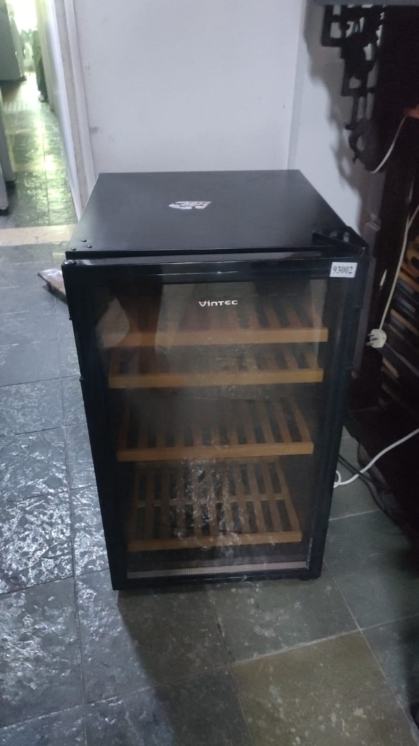 VINTEC Wine Chiller 32 Bottles V30SGMe, TV & Home Appliances, Kitchen ...