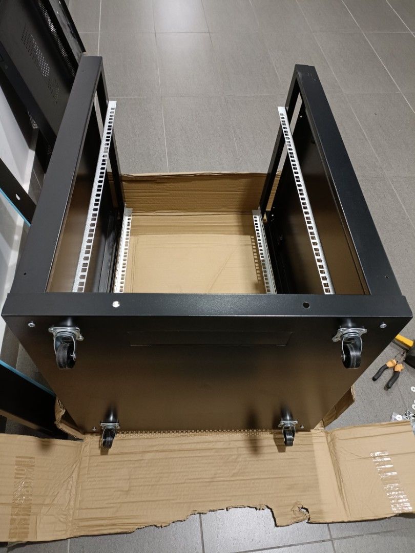 18U server rack CCTV data storage patch panel cabinet, Computers & Tech ...