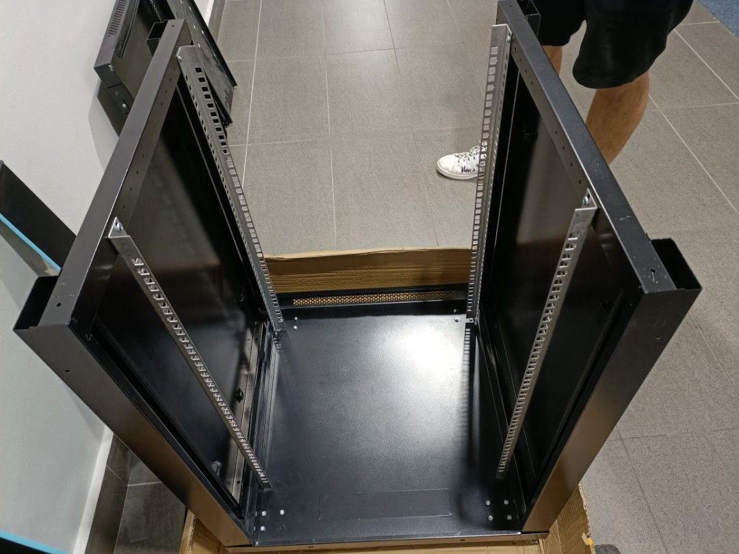 18U server rack CCTV data storage patch panel cabinet, Computers & Tech ...