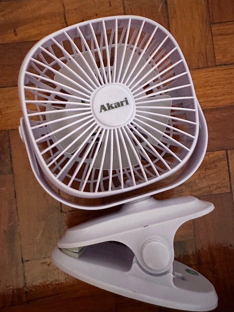 Akari Square Clip Fan Purple on Carousell