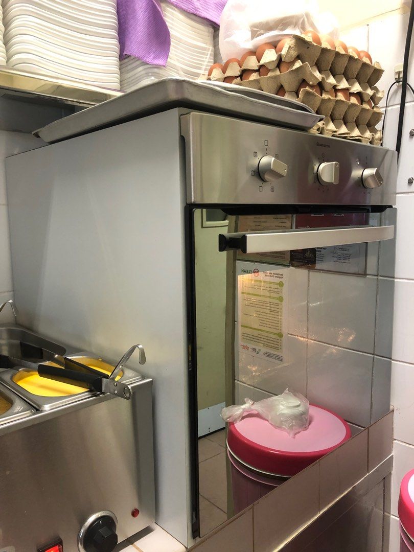 ARISTON Oven w casing, TV & Home Appliances, Kitchen Appliances, Ovens ...