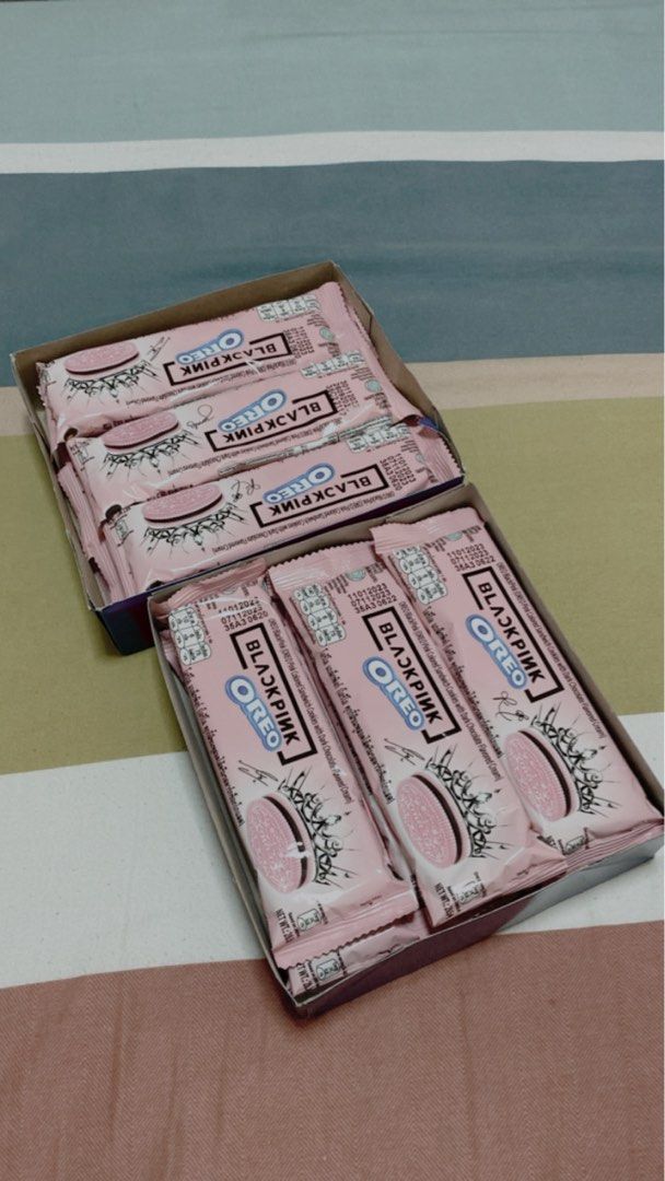 BLACKPINK X OREO - OREO PINK COLORED SANDWICH COOKIES WITH DARK ...