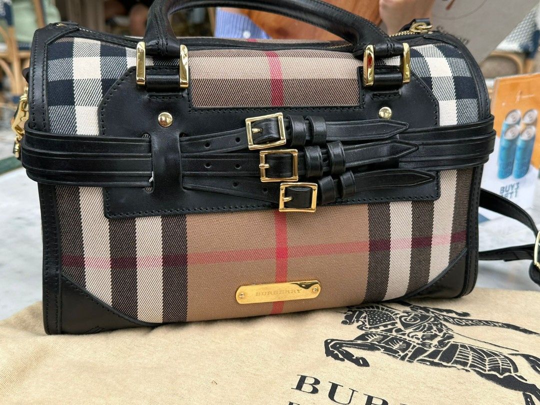 Burberry auth, Fesyen Wanita, Tas & Dompet di Carousell
