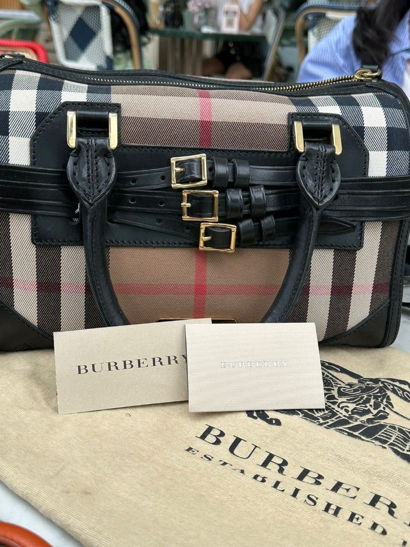 Burberry auth, Fesyen Wanita, Tas & Dompet di Carousell