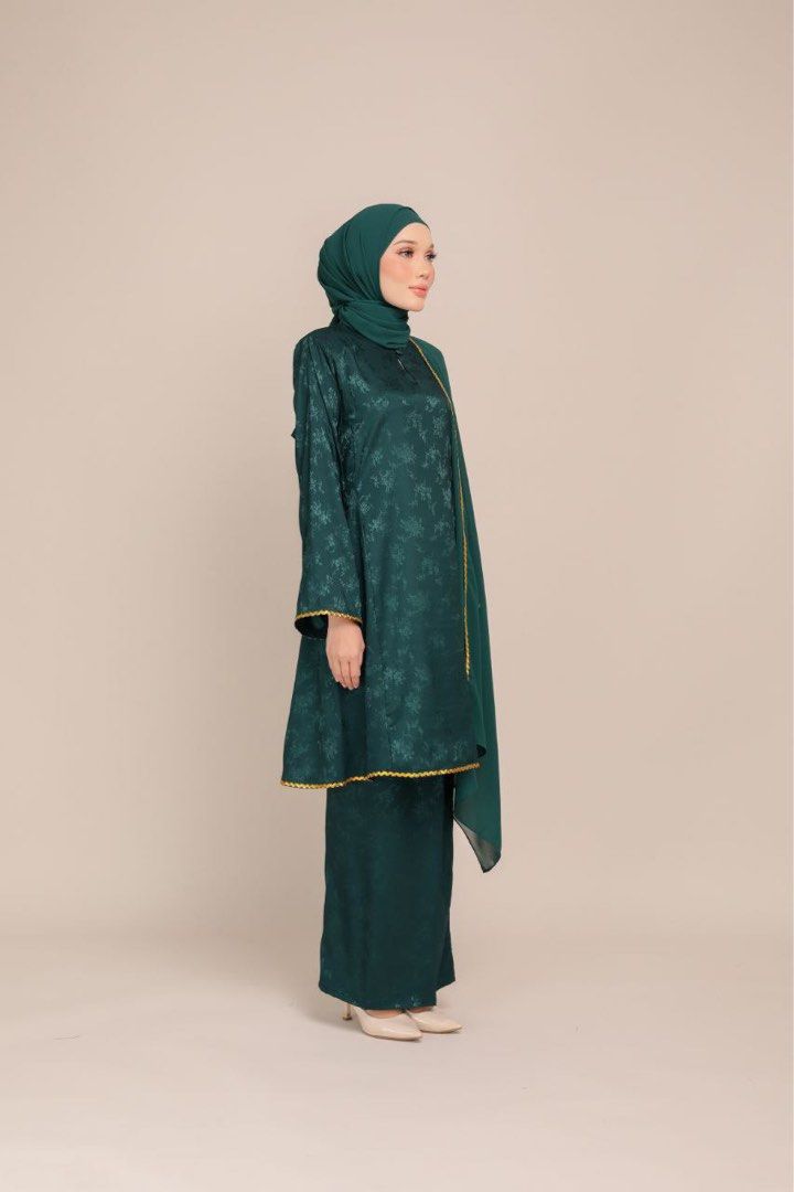 Classical Dang Anum, Women's Fashion, Muslimah Fashion, Baju Kurung ...