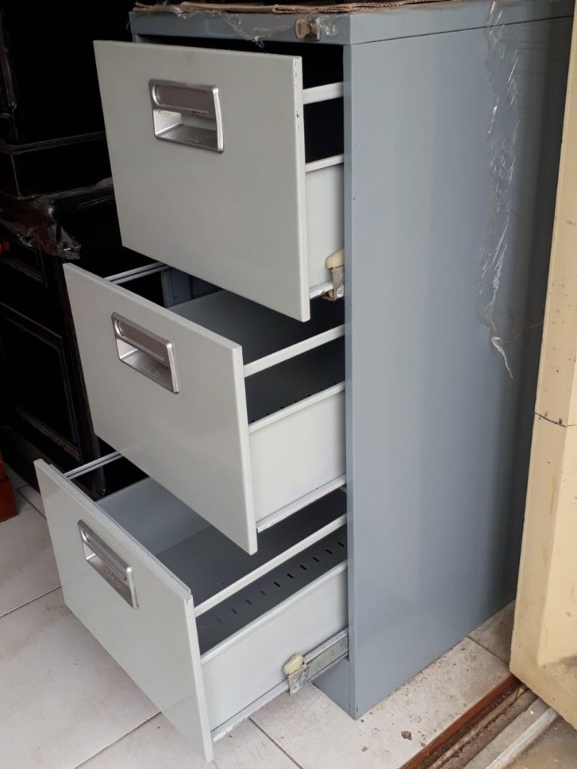 Filing kabinet full besi, Perabotan Rumah di Carousell