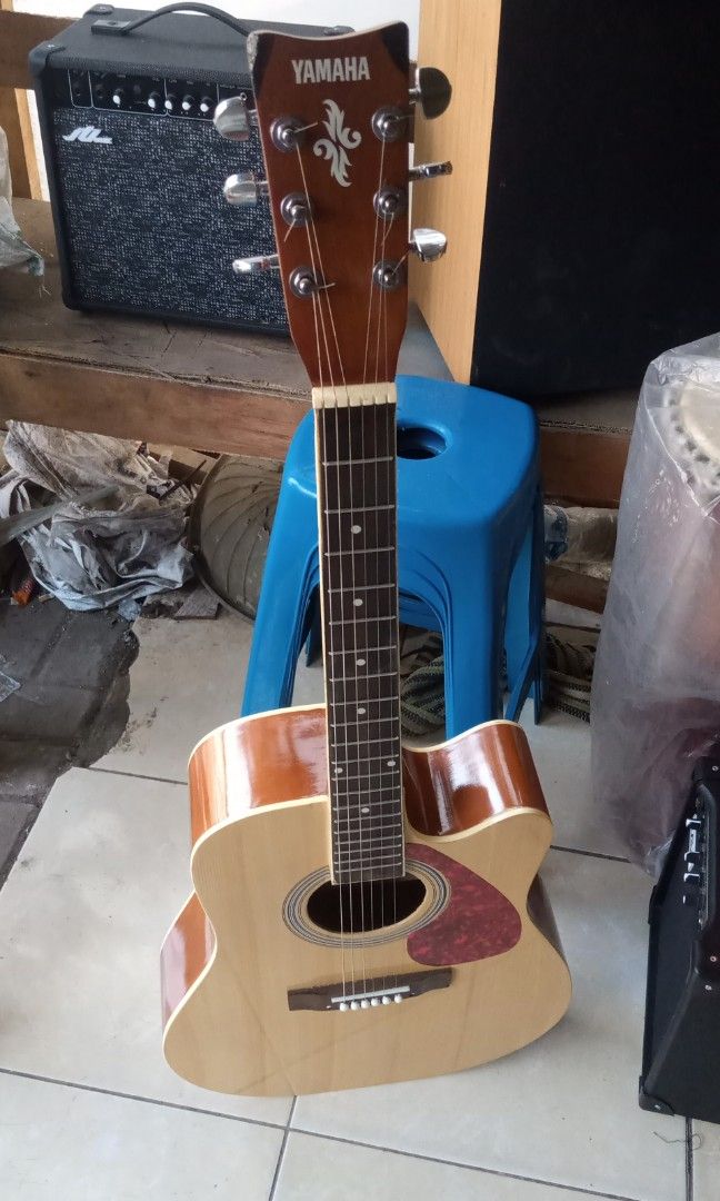 Gitar Akustik jumbo, Musik & Media, Alat di Carousell