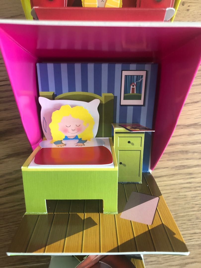 Goldilocks 3D Roll out book, 興趣及遊戲, 書本 & 文具, 小說及非小說 - Carousell