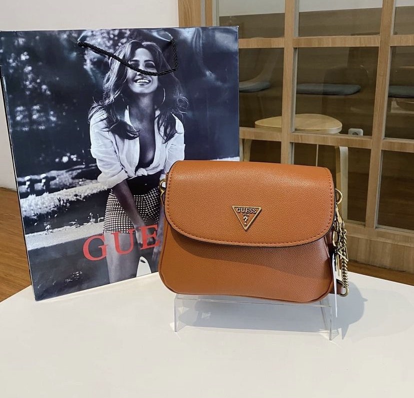 Guess Chain Bag, Olshop Fashion, Olshop Wanita di Carousell
