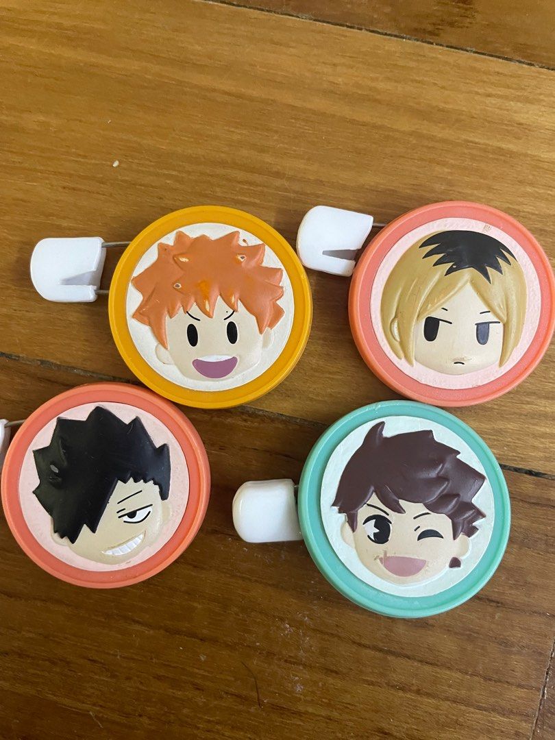 Haikyuu assorted merch, keychains and badges (Nekoma, Haikyuu, Aoba ...