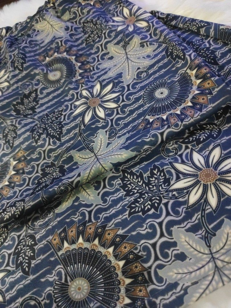 Kain Duyung Mermaid skirt, Women's Fashion, Bottoms, Skirts on Carousell