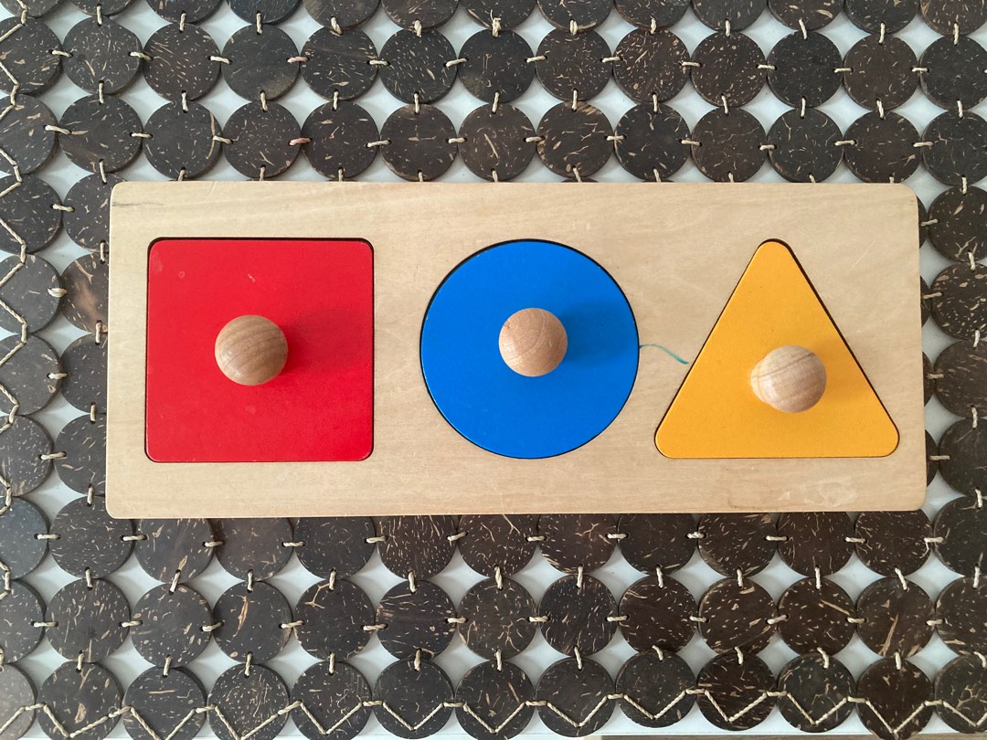 Knobbed Basic Geometric Shape Board - Montessori Toy on Carousell