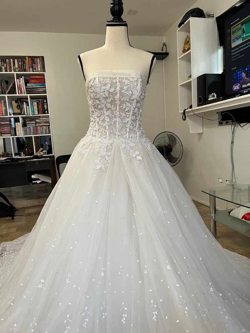 Long Trail Wedding Gown, Women's Fashion, Dresses & Sets, Evening ...