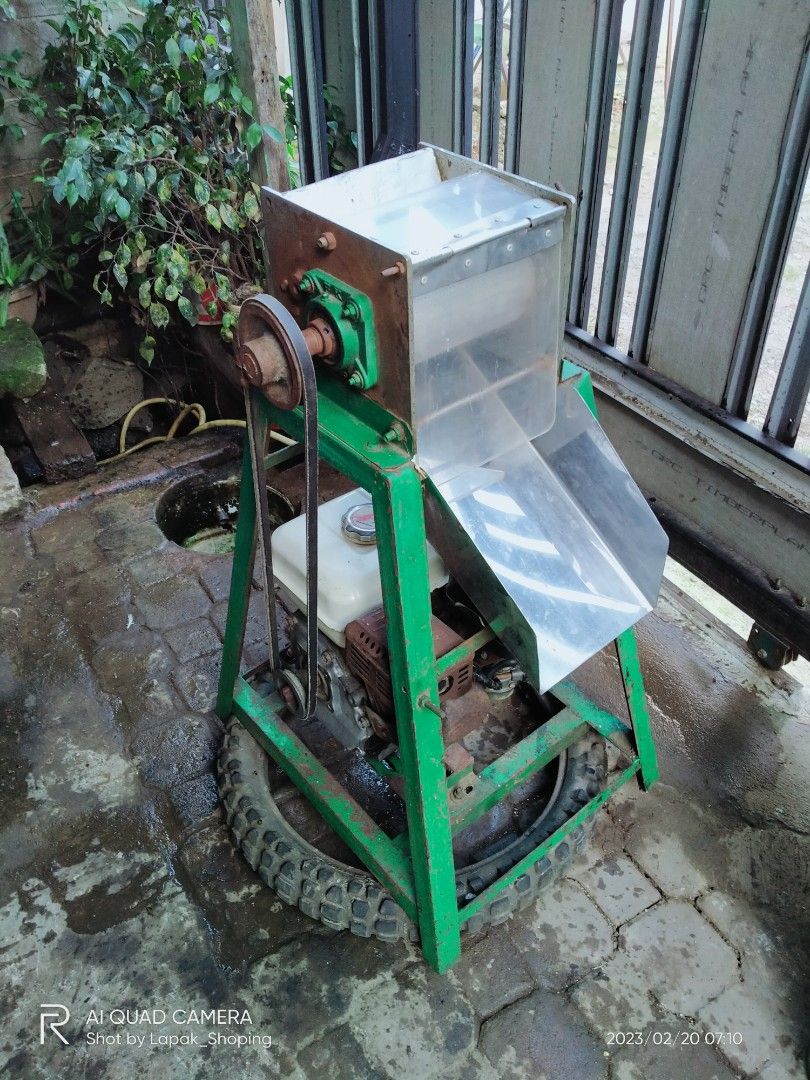 Mesin parut kelapa, Kitchen & Appliances di Carousell