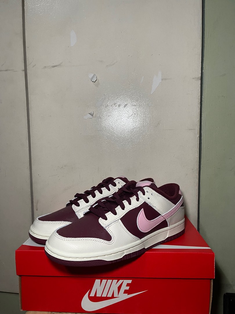NIKE DUNKS, Men's Fashion, Footwear, Sneakers on Carousell