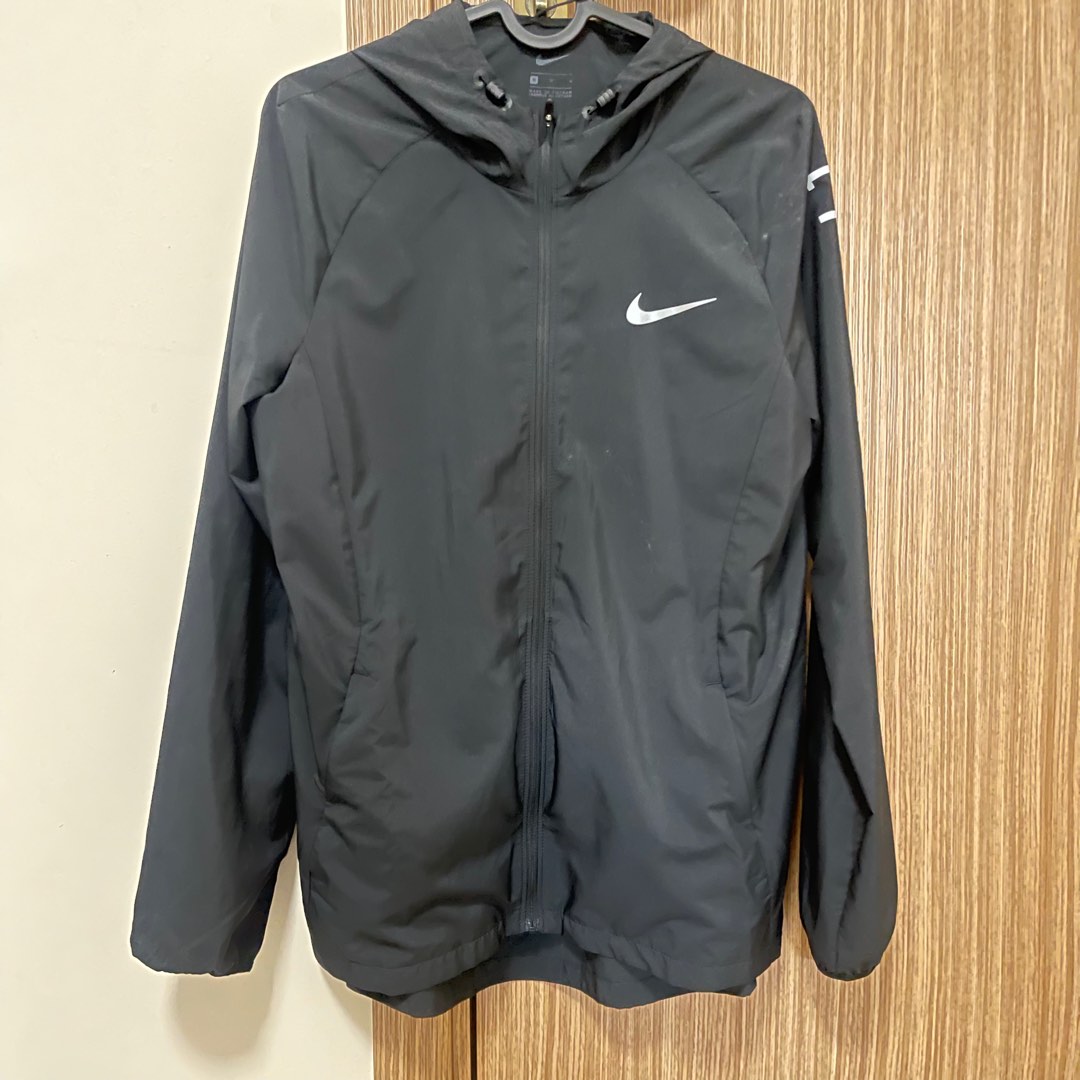 Nike jacket, Women's Fashion, Coats, Jackets and Outerwear on Carousell