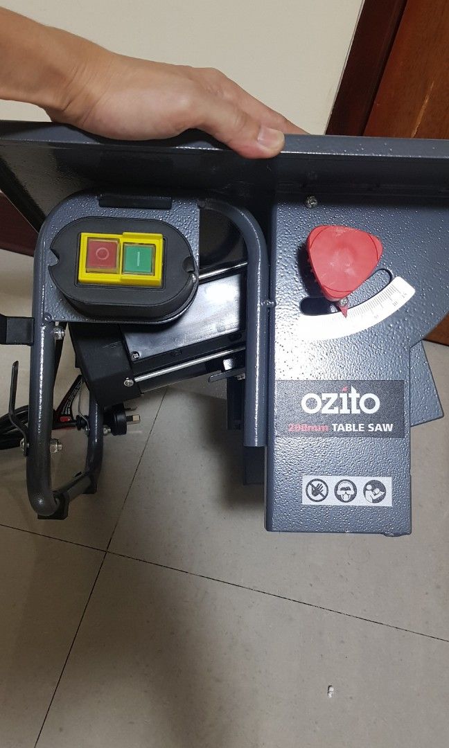 Ozito table saw 200mm 800w, Commercial & Industrial, Construction Tools ...