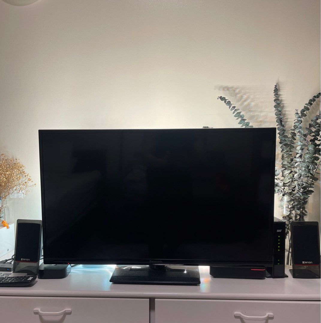 Panasonic 32 Inch Full HD LED TV (TH-32A400X) with FREE Xenon Speakers ...