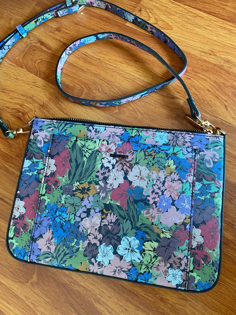 Parfoit - floral sling bag on Carousell
