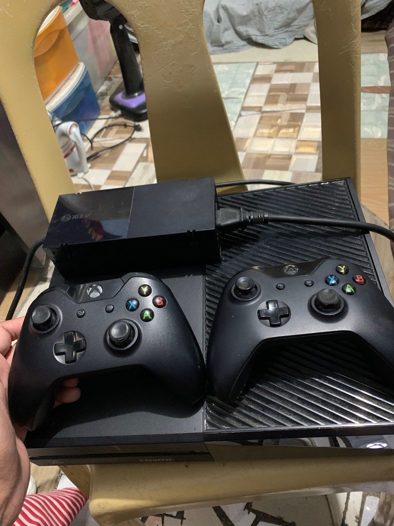 RUSH! Xbox one 1 TB with 2 controllers, Video Gaming, Video Game ...