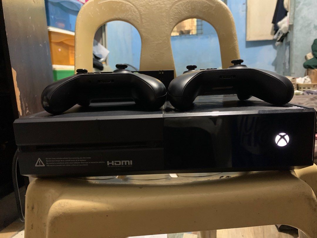 RUSH! Xbox one 1 TB with 2 controllers, Video Gaming, Video Game ...