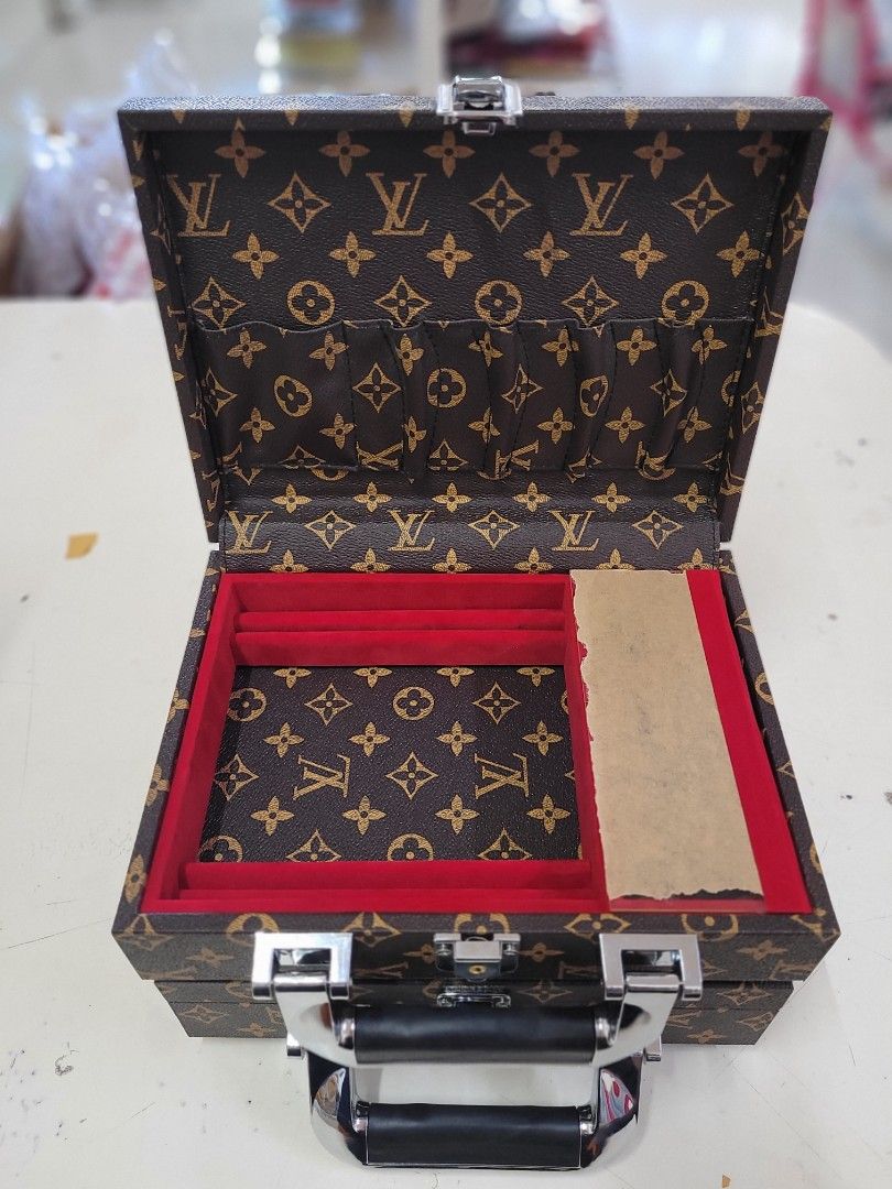 Tari case capacity of 24 gaffs, Men's Fashion, Bags, Briefcases on ...