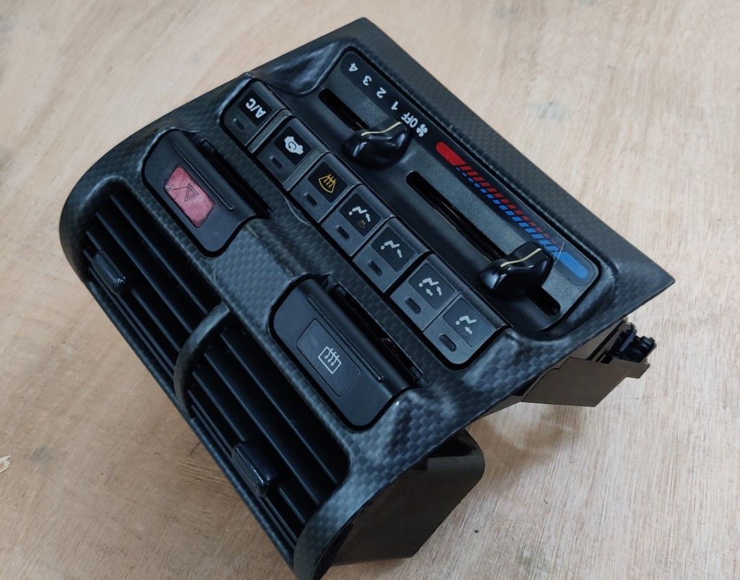 1998 Honda Integra Type R DC2R Dashboard parts, center console, AC vent ...