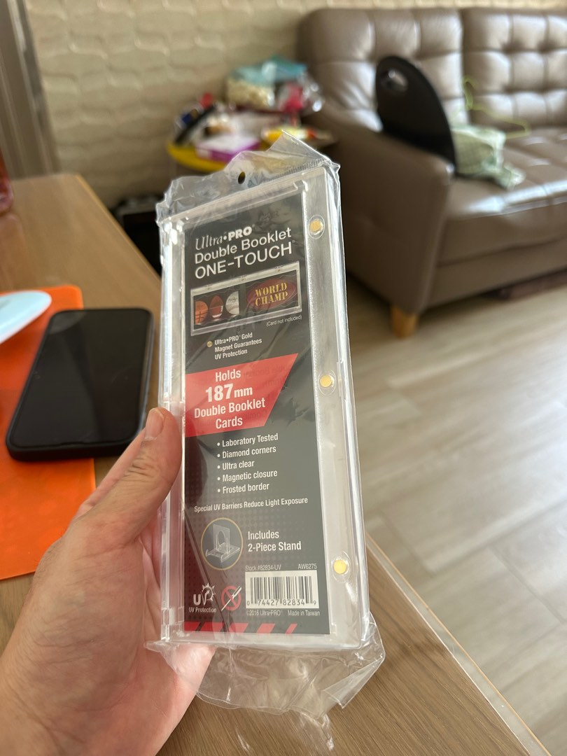 卡磗 ultra pro booklet one touch, 興趣及遊戲, 收藏品及紀念品, 日本明星 - Carousell