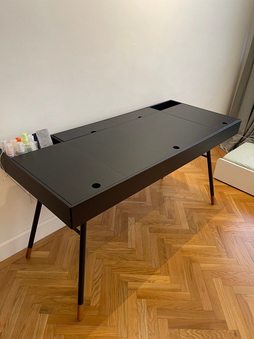 Boconcept Cupertino table, Furniture & Home Living, Furniture, Tables ...