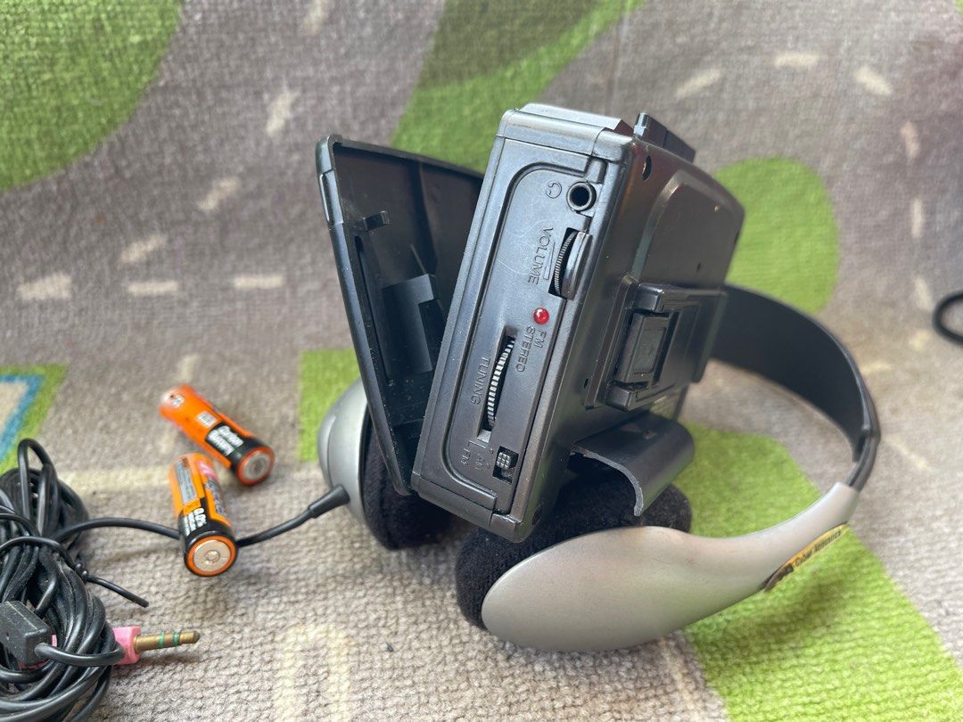 Bush walkman cassette radio am fm complete with headphone and batts ...