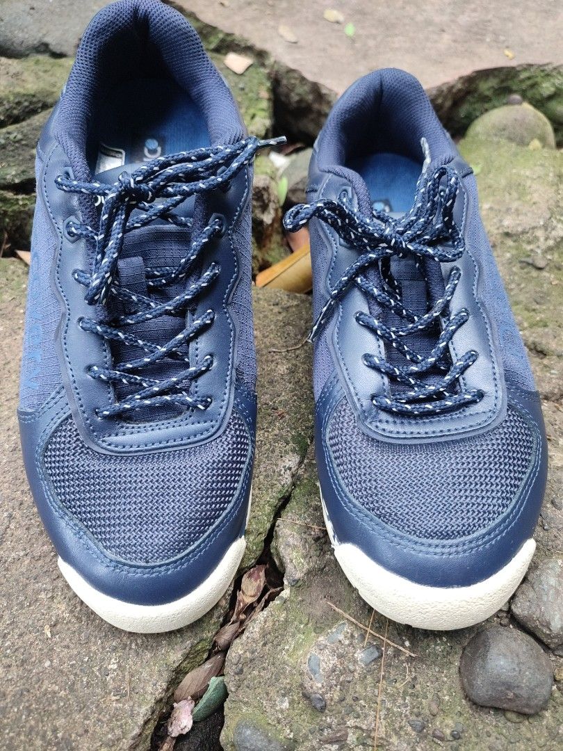 Discovery Expedition Shoes, Women's Fashion, Activewear on Carousell