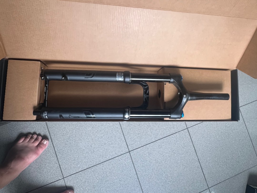 Fox Rhythm 36, Float EVOL air spring, GRIP damper, tapered steerer ...