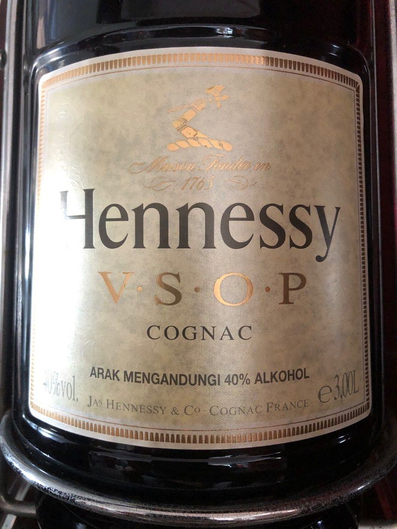 Hennessy VSOP Cognac 3L with Cradle, Food & Drinks, Alcoholic Beverages ...