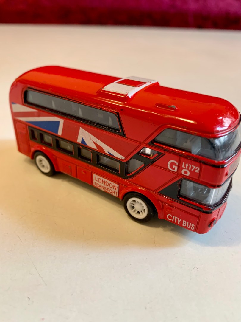 Kit Kat London Bus, 興趣及遊戲, 玩具 & 遊戲類 - Carousell