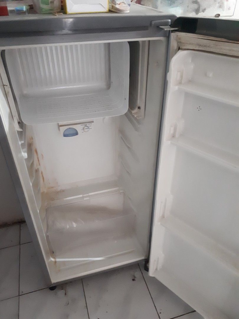 Kulkas Toshiba Glacio, Elektronik, Lainnya di Carousell