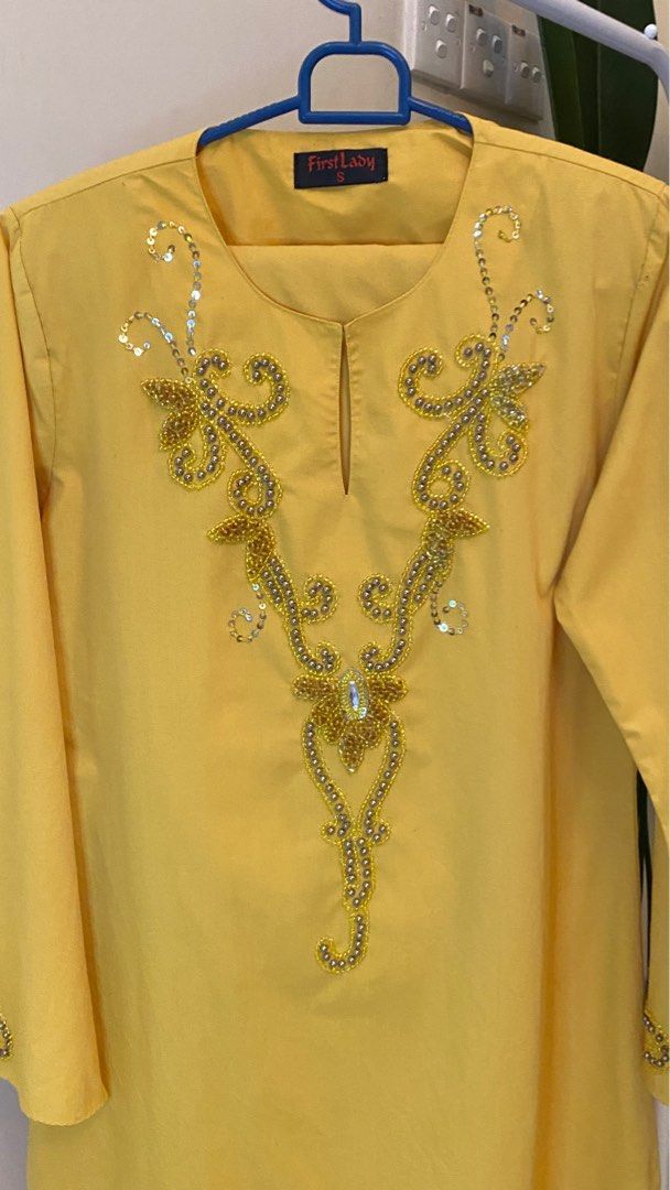 Kurung kuning diraja with manik, Women's Fashion, Muslimah Fashion ...