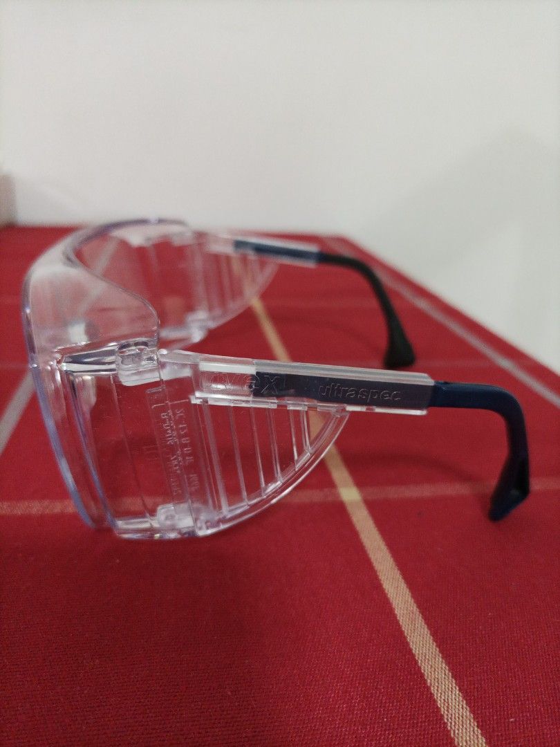 Lab Goggles for laboratory lesson, Everything Else on Carousell