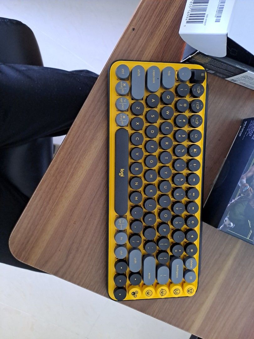 Logitech pop keys, 電腦＆科技, 電腦周邊及配件, 電腦鍵盤及相關產品 - Carousell
