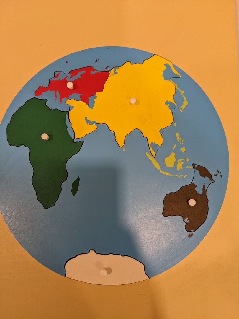 Montessori Jigsaw Puzzle of the World Continent, Hobbies & Toys, Toys ...