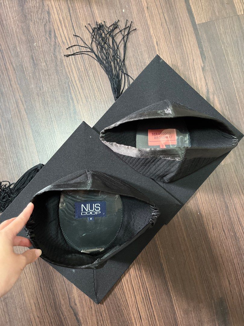 NUS Graduation / Commencement Gown and Graduation Hat / Mortar Board ...