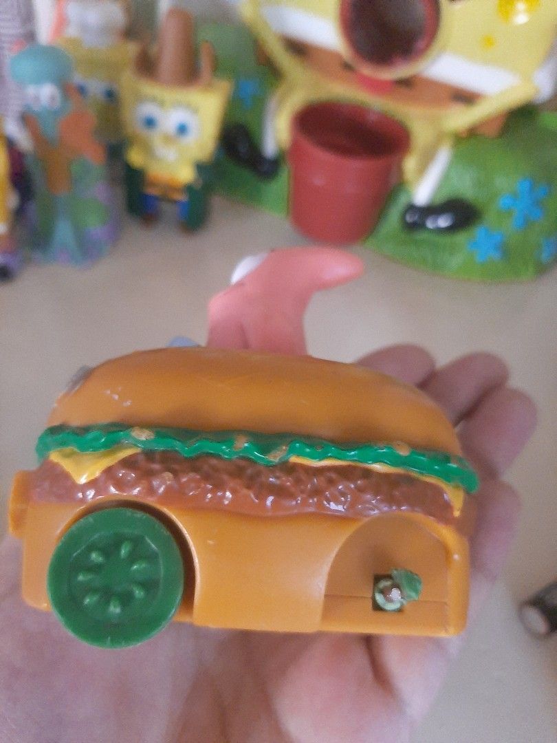 PATRICK GYMNAST & IN BURGER CAR BURGER KING TOYS on Carousell