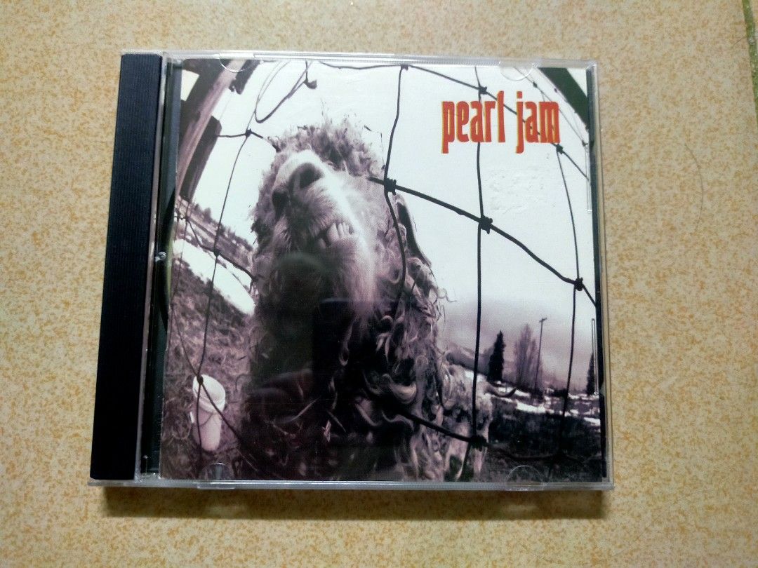 Pearl Jam - Vs, Hobbies & Toys, Music & Media, CDs & DVDs on Carousell