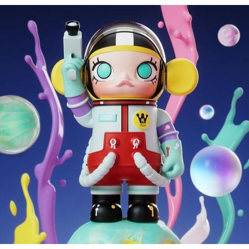 POPMART 100% mega collection space molly (little painter), Hobbies ...