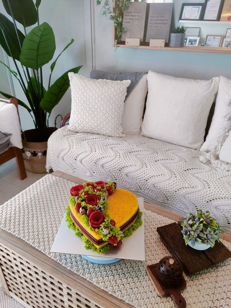 Pulut Kuning cake. Gubahan hantaran. Dulang hantaran. Sireh dara. Sireh ...