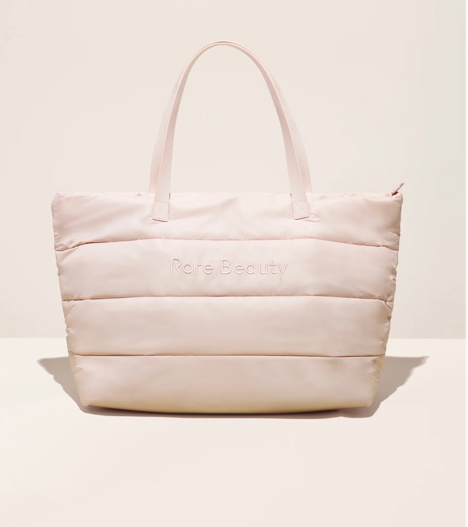 Rare Beauty Puffy Travel Tote Bag, 美容＆個人護理, 健康及美容 - 皮膚護理, 化妝品 - Carousell