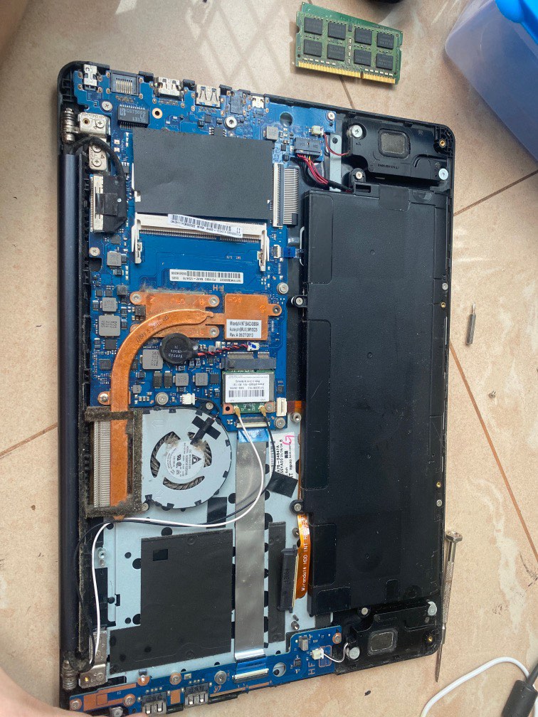 Samsung laptop, Computers & Tech, Laptops & Notebooks on Carousell