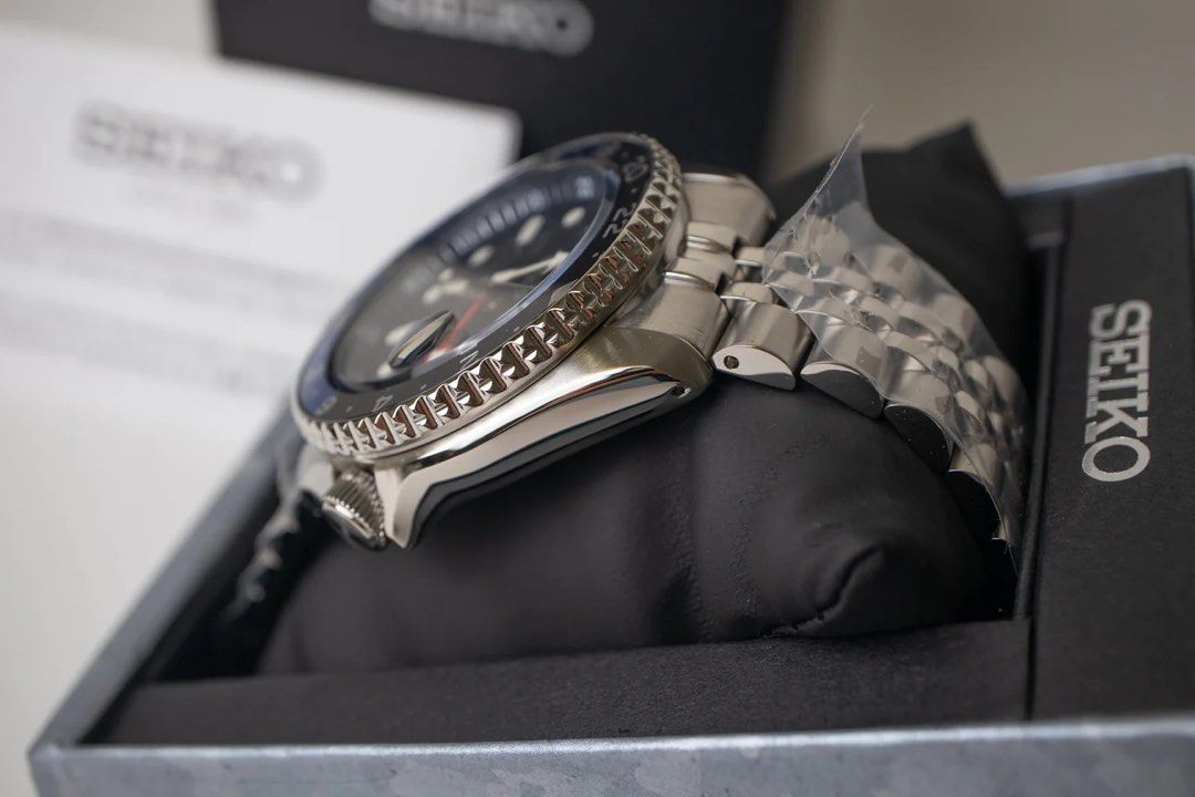 Seiko 5 GMT, Luxury, Watches on Carousell
