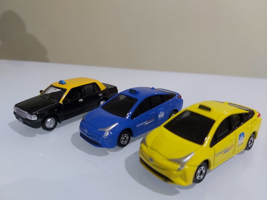 Singapore Yellow Top Toyota Crown Taxi or Comfort Delgro Taxi Scale 1/ ...