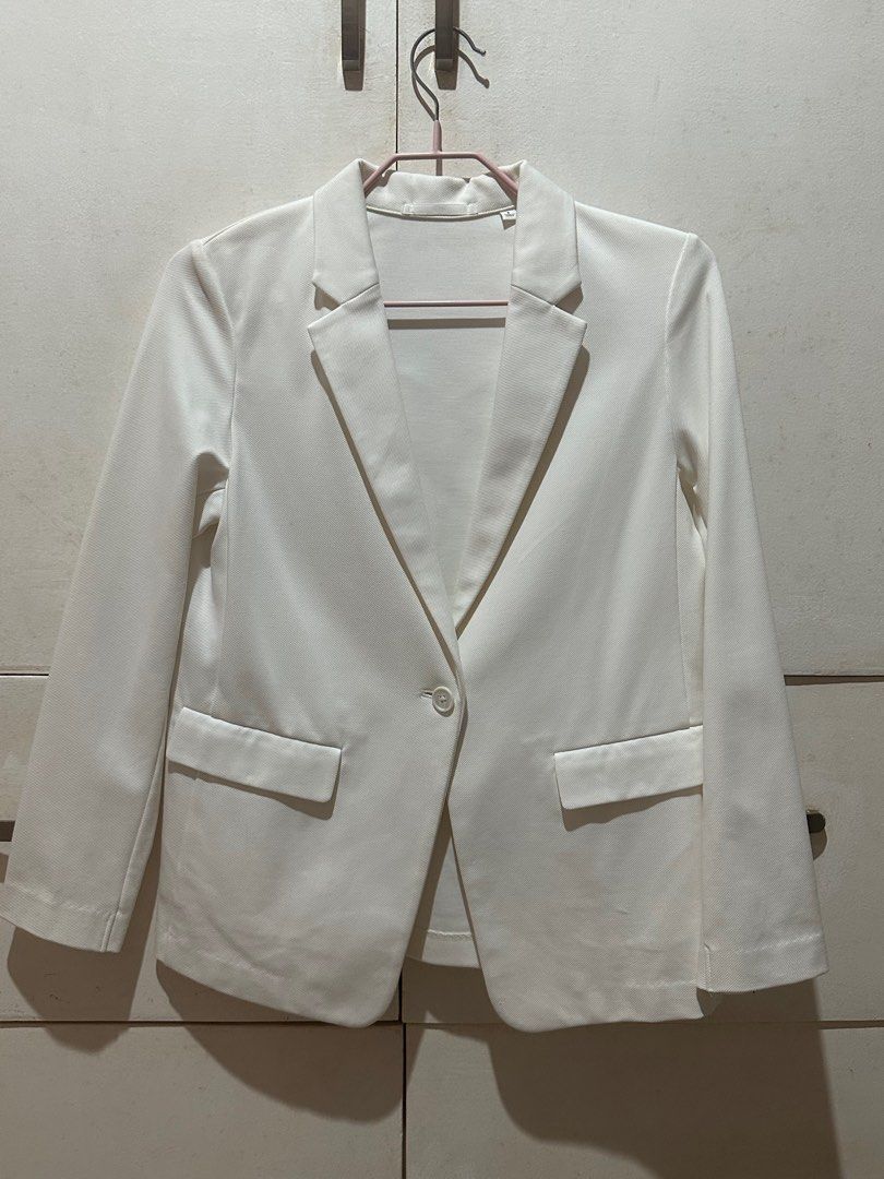Uniqlo White Blazer, Women's Fashion, Coats, Jackets and Outerwear on Carousell