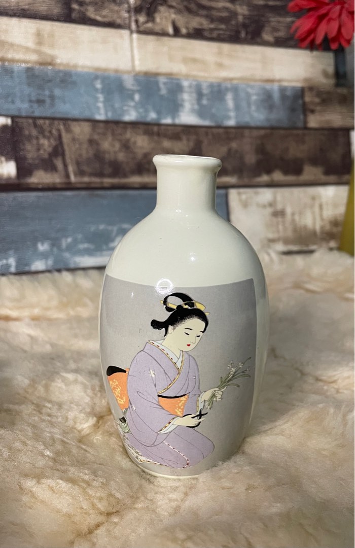 VINTAGE JAPANESE SAKE VASE / STEM VASE, Hobbies & Toys, Memorabilia ...